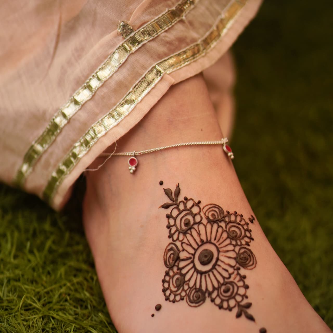 Simple Red Enamel Bindu Anklet | Everyday Elegance – Quirksmith